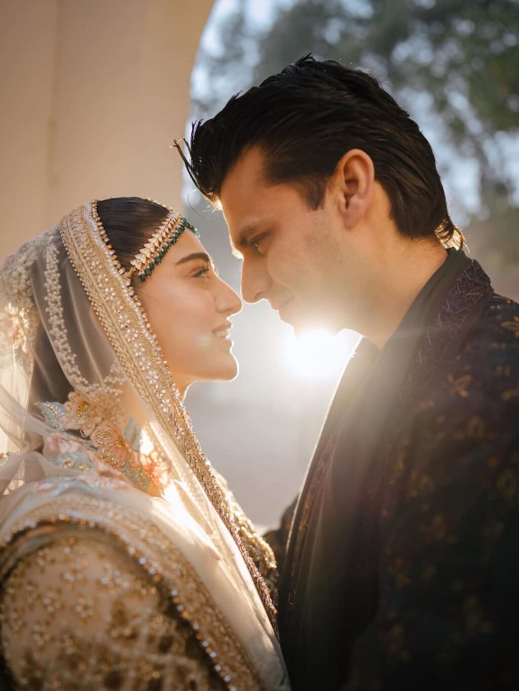 Hina Afridi & Taimoor Akbar Mehndi Photoshoot | Reviewit.pk