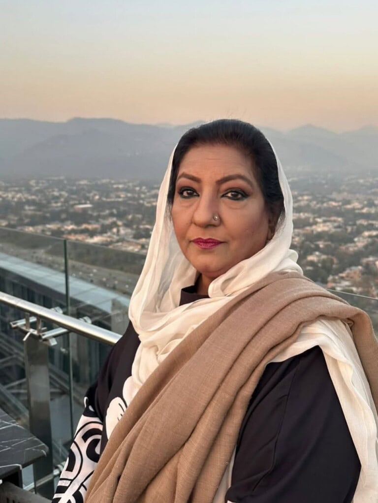 Ishrat Fatima Reveals Painful Reason for Leaving Radio Pakistan ...