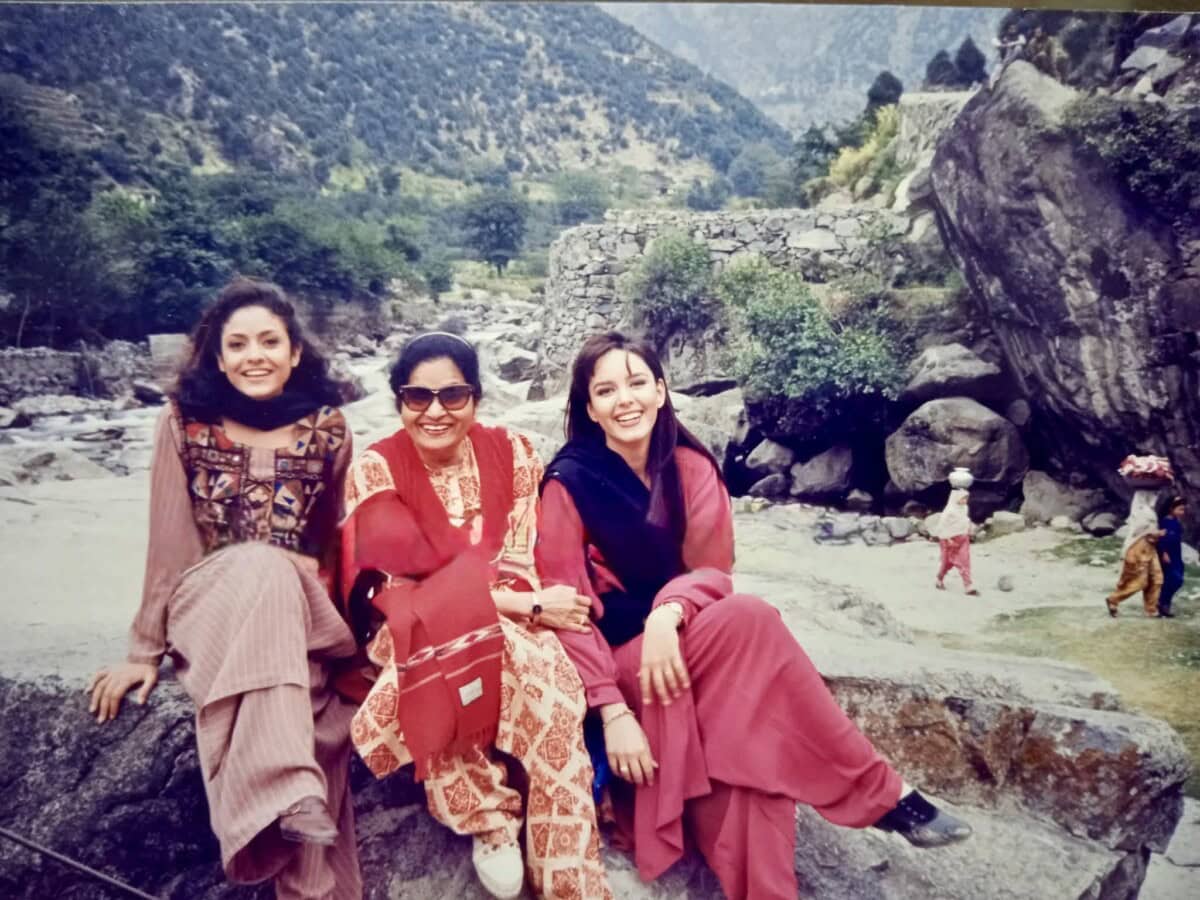 Nadia Khan’s Age Questioned After Old BTS Picture | Reviewit.pk