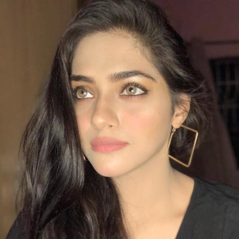Namra Shahid on Her Comparison With Kajol | Reviewit.pk