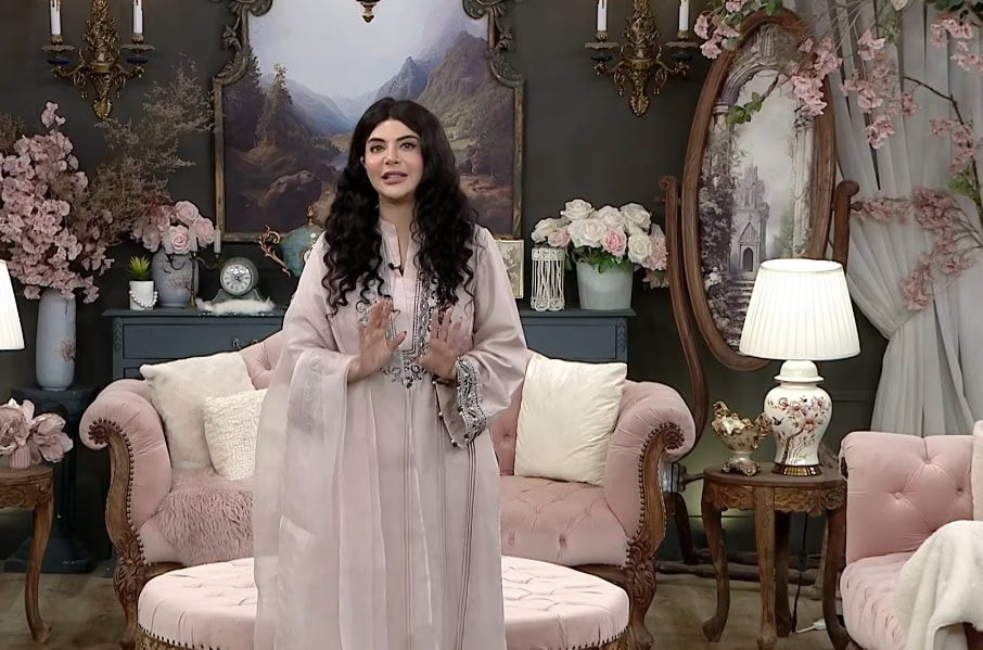 Nida Yasir's new hairstyle sparks 'copycat' debate online