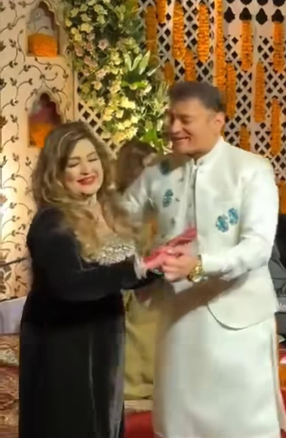 Nisho & Dr Omer Adil Dance Video | Reviewit.pk