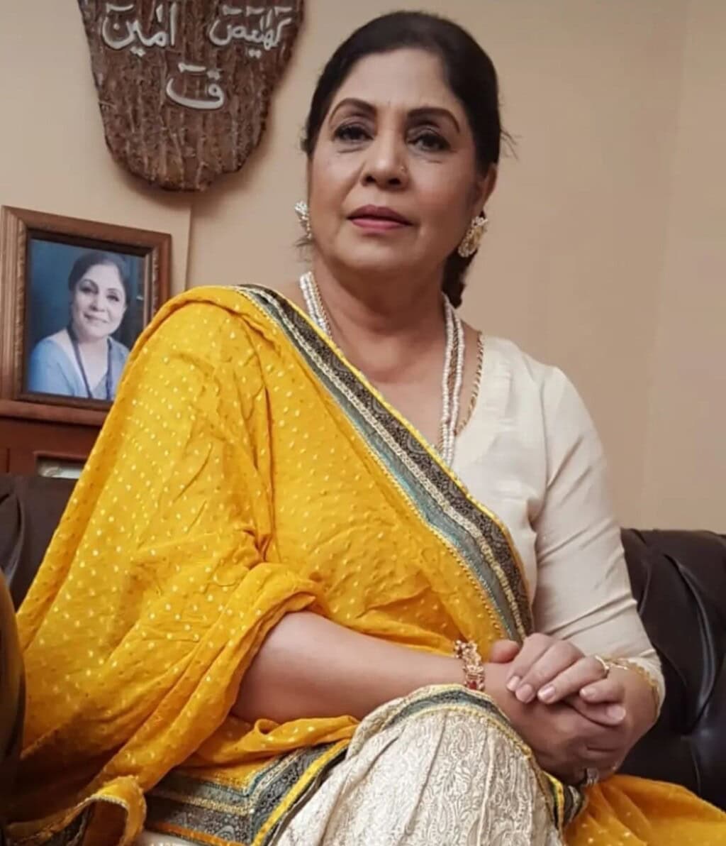 Sabiha Hashmi on Her Love Marriage & Advice To Young Couples | Reviewit.pk