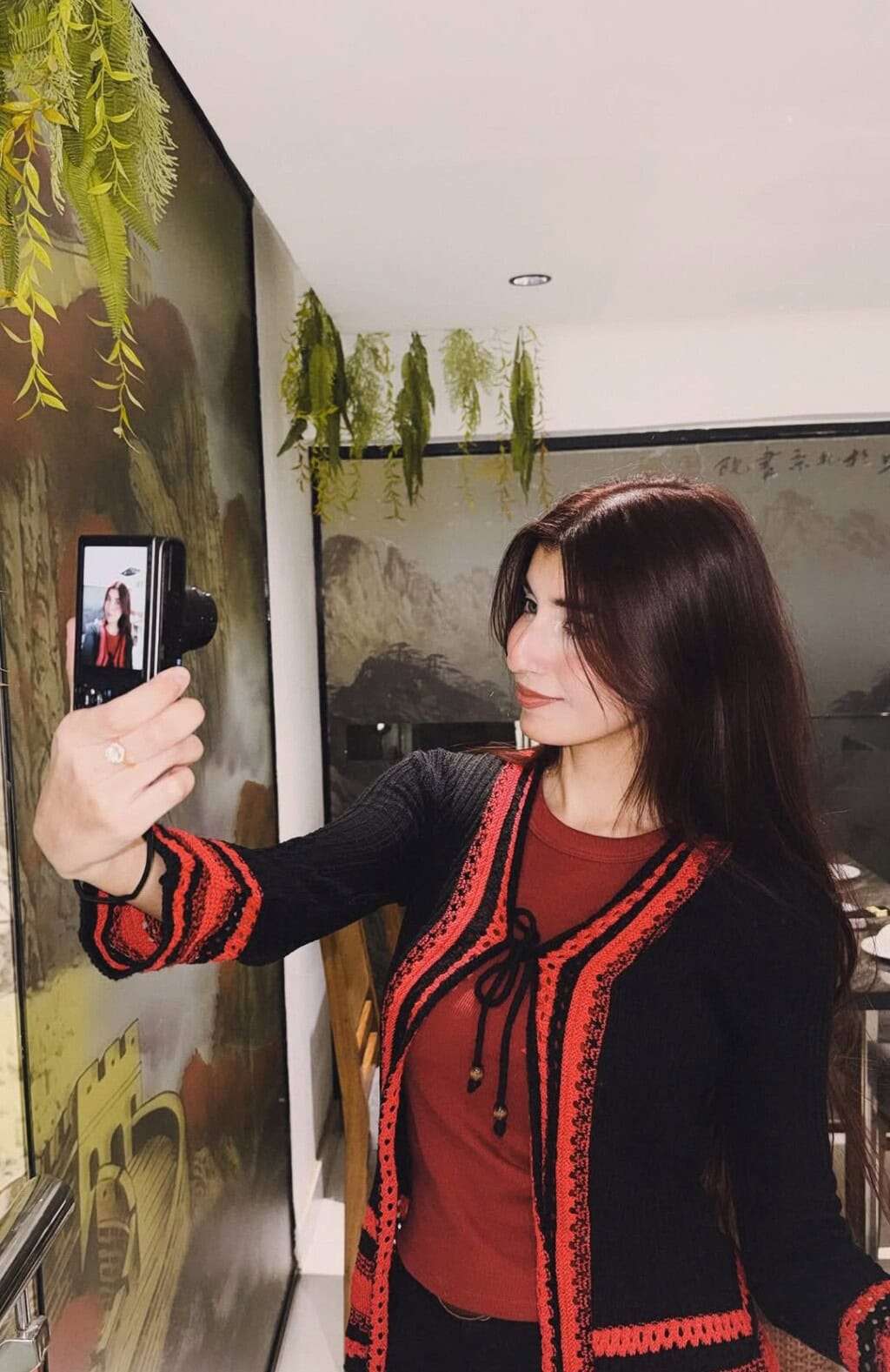 Humsafar Child Star Sara Turns 21 | Reviewit.pk