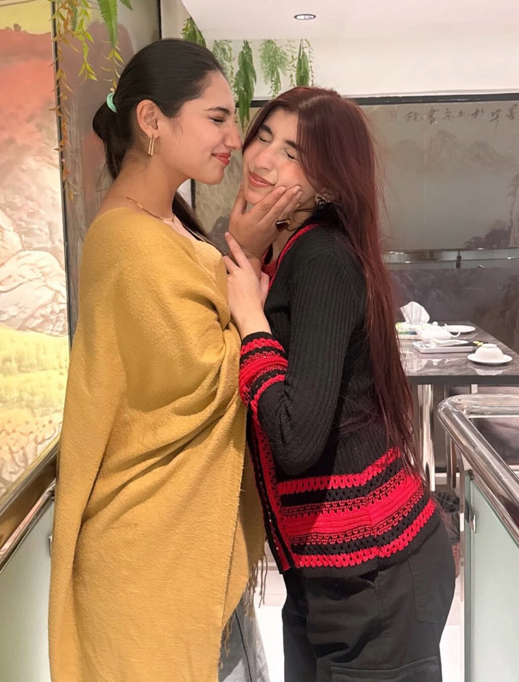 Humsafar Child Star Sara Turns 21 | Reviewit.pk