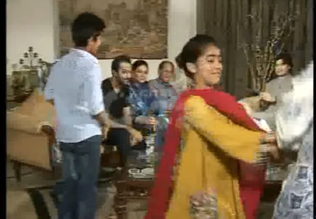 Junaid Safdar Wife Shanzay Ali Rohail's Childhood Video | Reviewit.pk