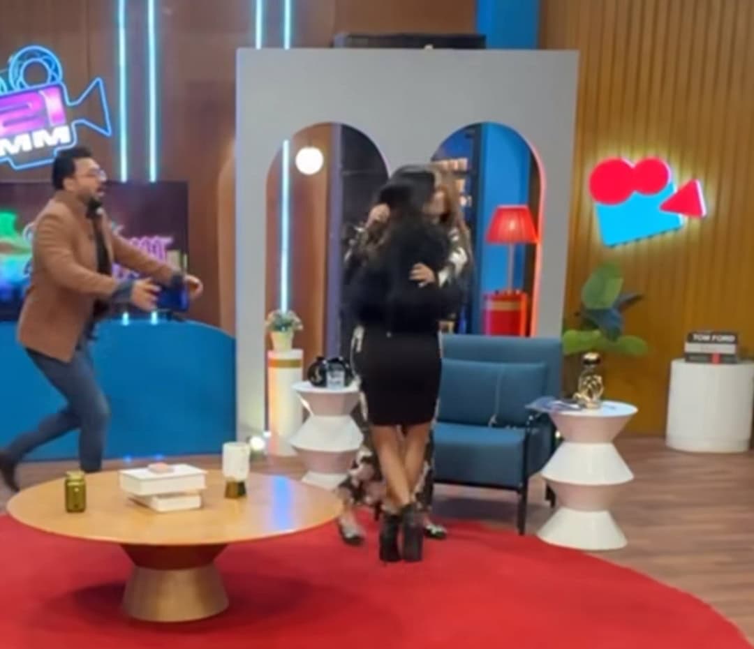 Clash Between Women TikTokers Guests on Live TV | Reviewit.pk