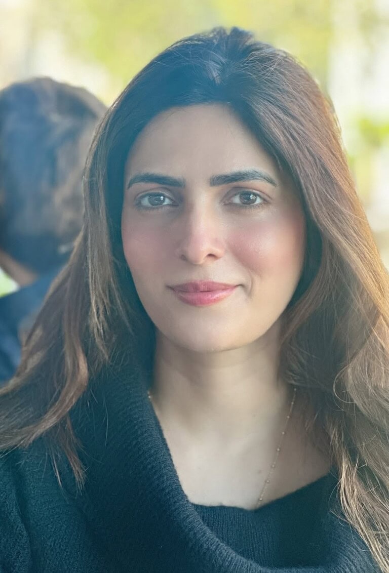 Case No 9 Fame Rushna Khan Reveals Love Story with Shahzeb Khanzada ...