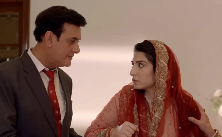 Shahood Alvi on Embarrassment Playing Ramsha Khan's Hero | Reviewit.pk