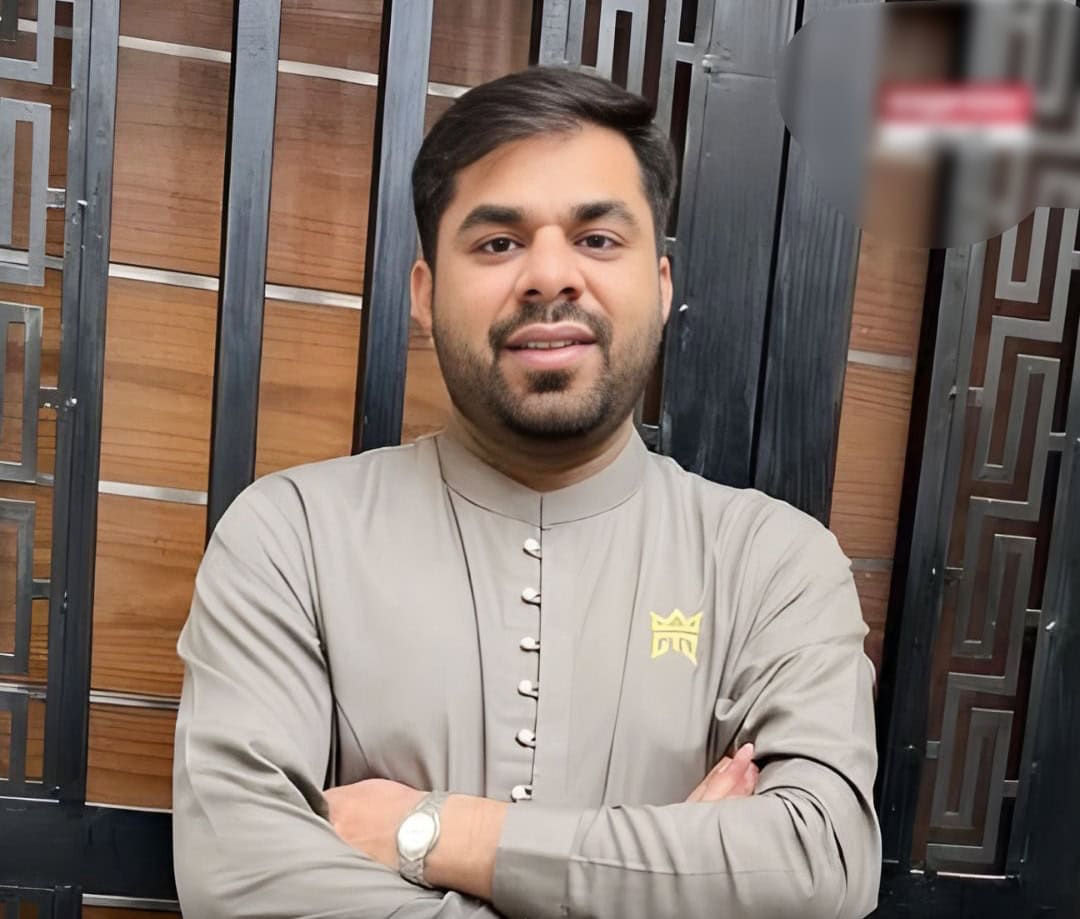 Reporter Zain Malik Loses Life in Fatal Fall From Roof | Reviewit.pk