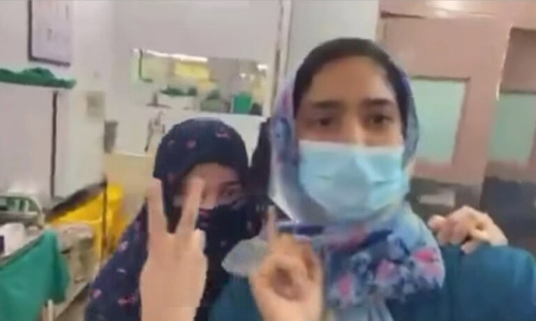 Famous Influencers on Sacking of Doctors After Viral Video | Reviewit.pk
