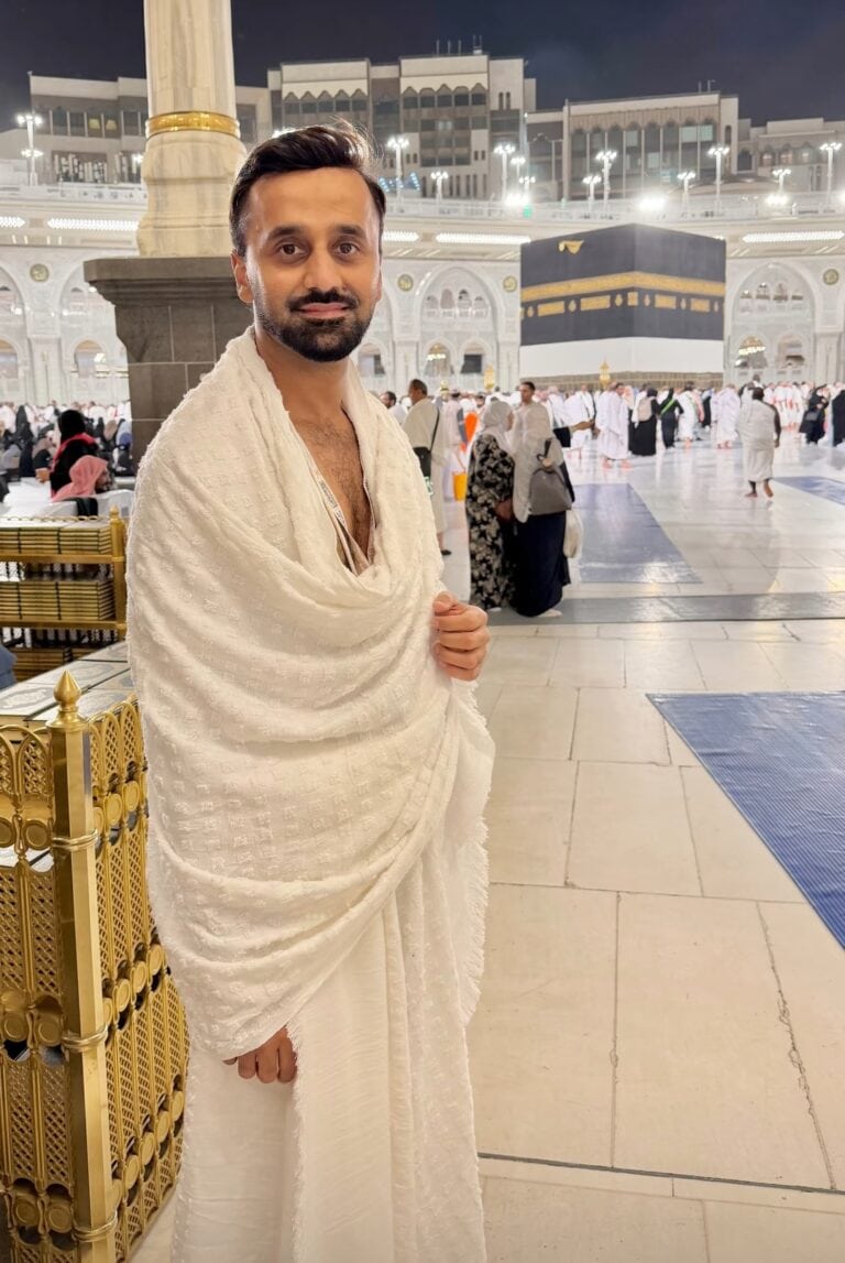 Pakistani Celebrities Performing Hajj in 2026 | Reviewit.pk