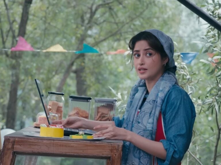 Zanjeerain Episode 3 - Sajal Aly's Absence Upsets Fans | Reviewit.pk