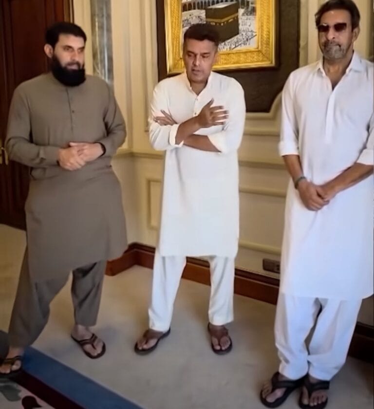 Wasim Akram & Friends Respond To Criticism Regarding Hajj | Reviewit.pk